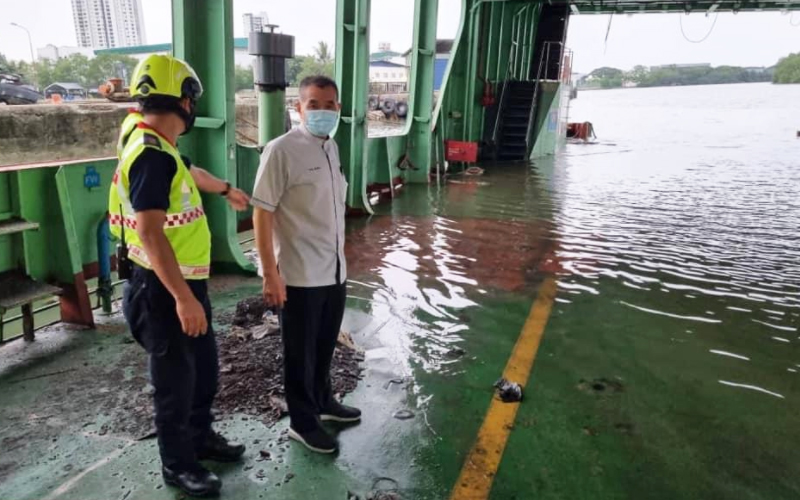 Fury as old ‘Pulau Pinang’ ferry found half-sunk | FMT