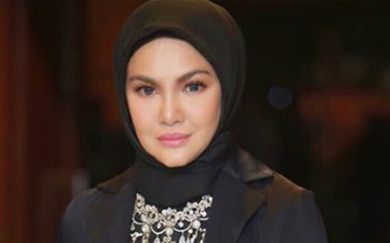 Umie Aida berkongsi rezeki dengan pemandu teksi | FMT