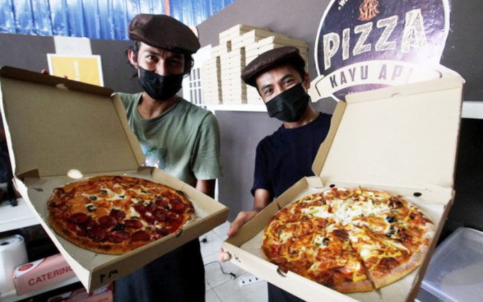 Piza Kayu Api cetus keunikan tersendiri | Free Malaysia Today (FMT)