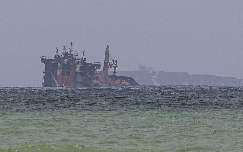 Monsoon delays salvage of fire-ravaged ship off Sri Lanka | FMT