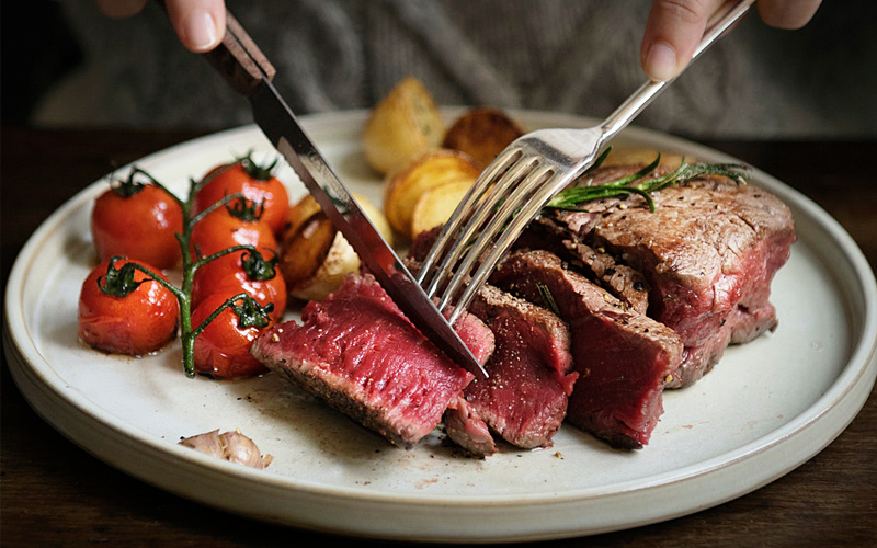 Boys eat steak, girls eat salad, right? No! | FMT