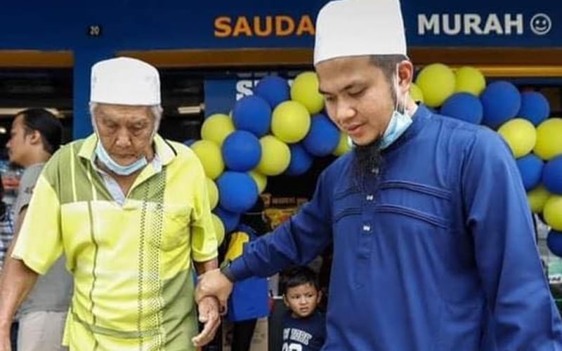 Condolences pour in for Ebit after father passes away | FMT