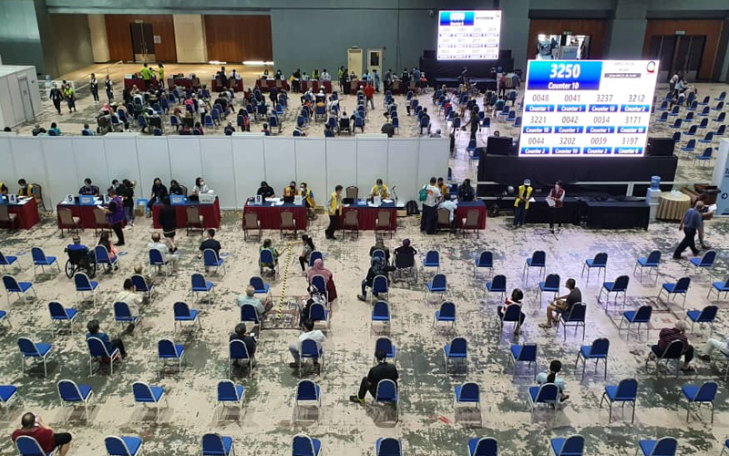 A stir as woman comes for jab, but learns she has Covid-19 | FMT