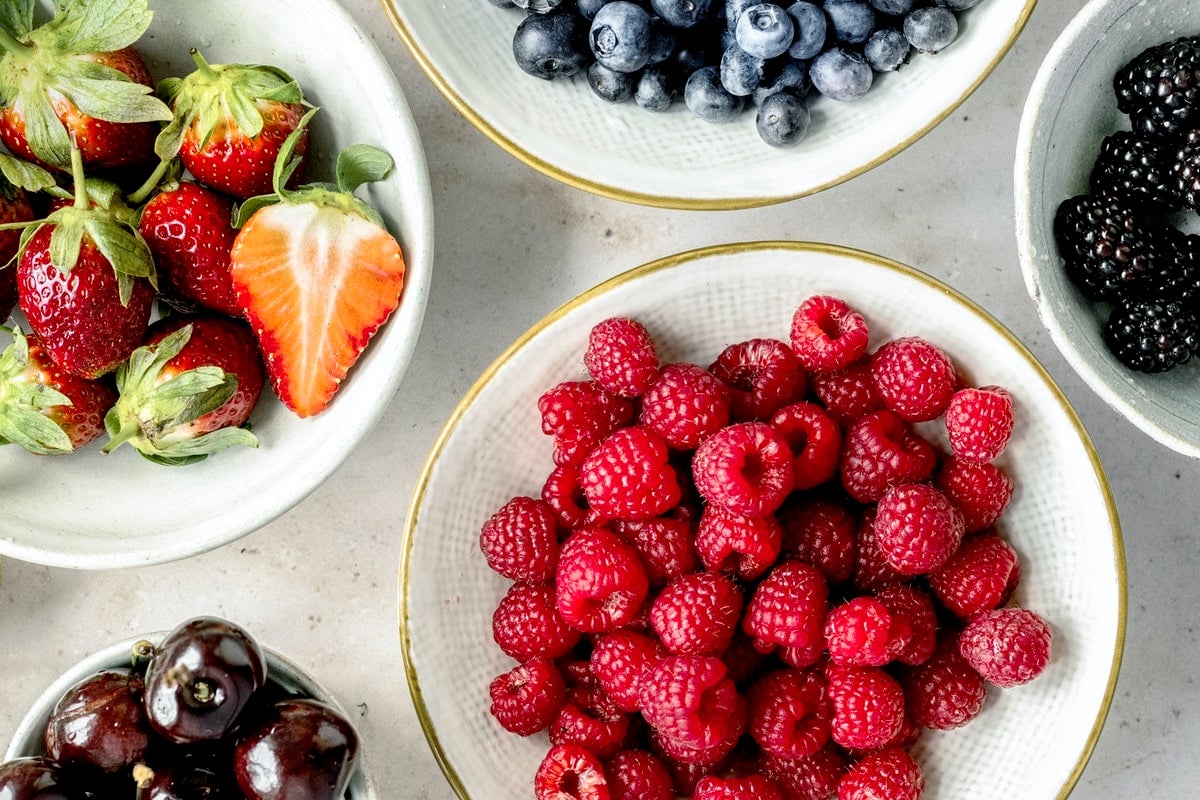 Strawberries vs raspberries: which is healthier? | FMT
