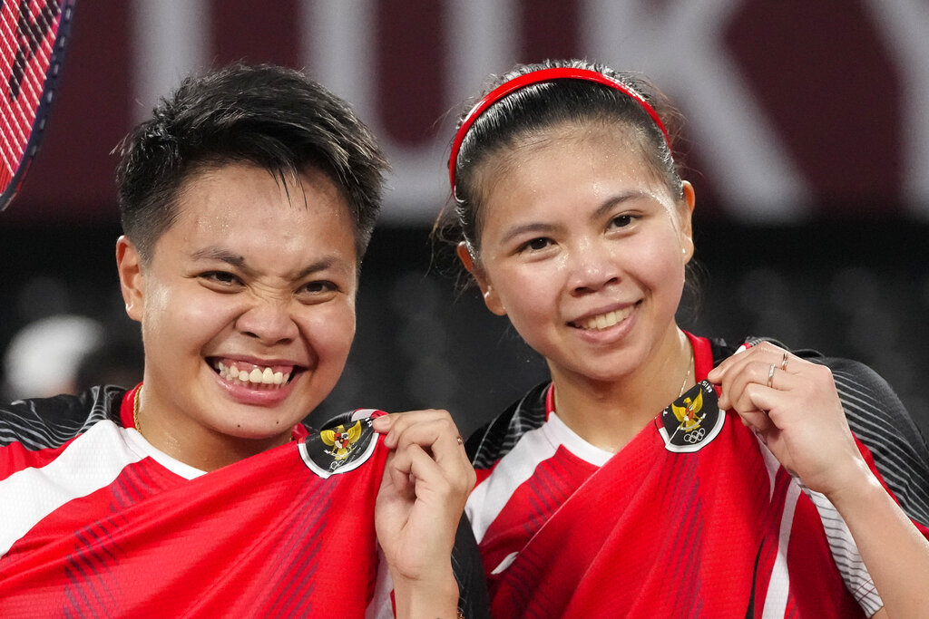 New doubles partner takes Indonesia’s Polii to Olympic final | Free ...