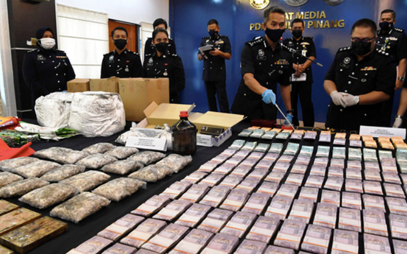 Polis tahan 6 individu, rampas senjata, dadah RM3.5 juta | Free ...