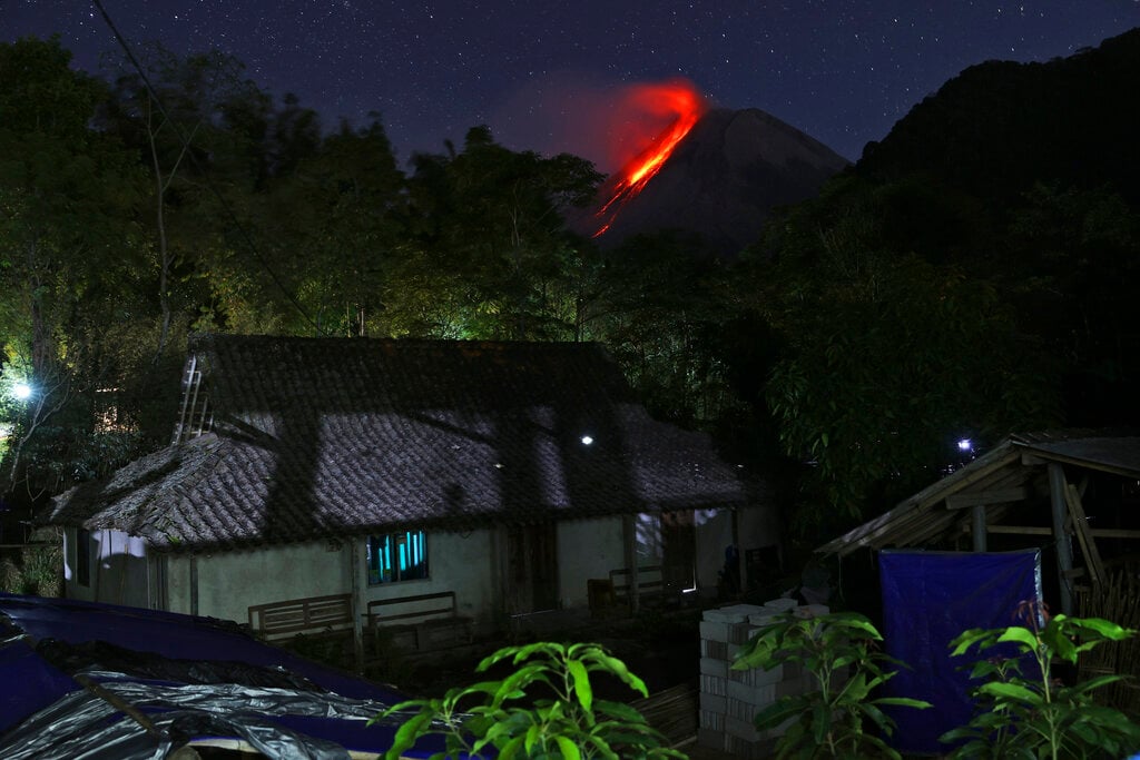 Mount Merapi erupts with bursts of lava, blankets villages in ash ...