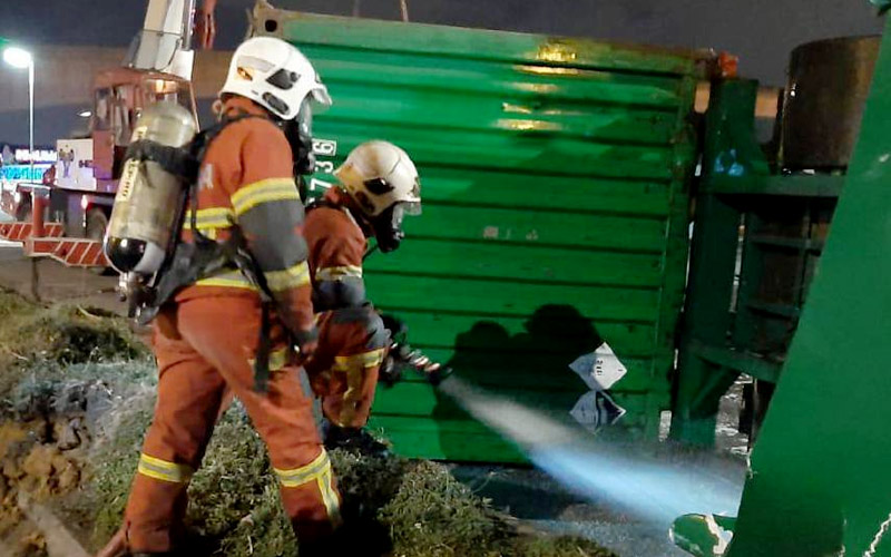 Bomba ambil masa 7 jam cuci bahan kimia tumpah | FMT