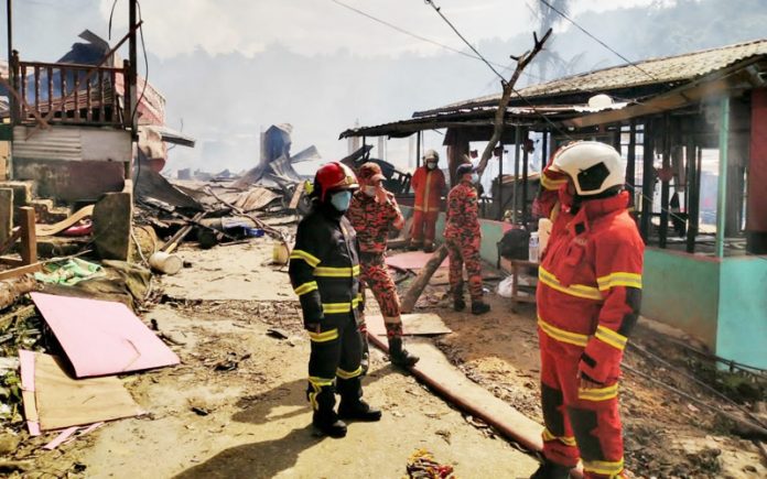 Lebih 100 hilang tempat tinggal selepas 26 rumah setinggan terbakar ...