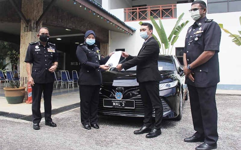 Cops seize official car of ex-Melaka exco man | FMT