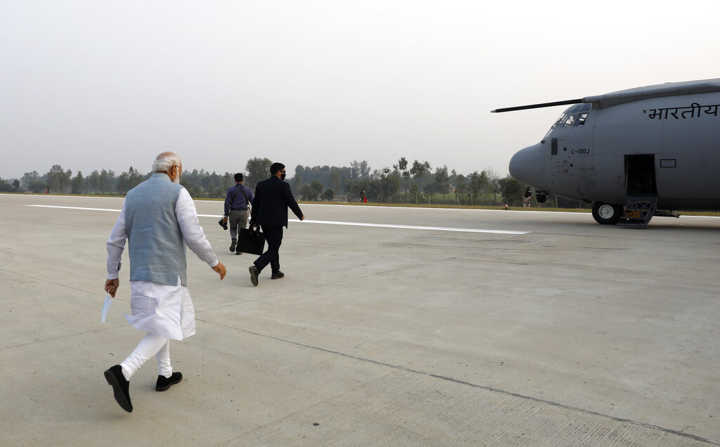 Modi’s Hercules plane lands on new Indian motorway | Free Malaysia ...