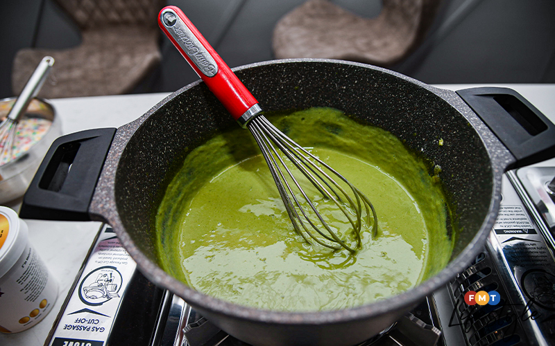 Duo rake in profits with their unique Krem Tarik | FMT