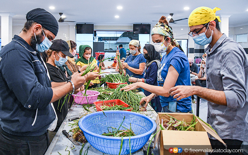 Accept gurdwara food with gratitude, Muslims told | FMT