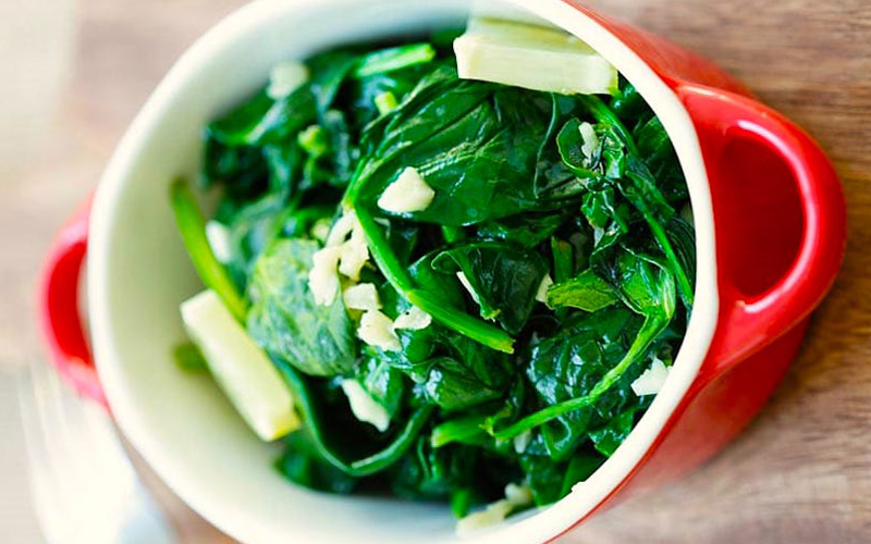 Quick and easy garlic butter sauteed spinach | FMT