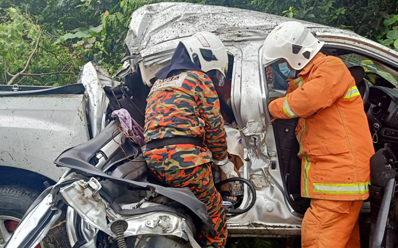 Woman dies, 8 hurt as four-wheel drive skids off road | FMT