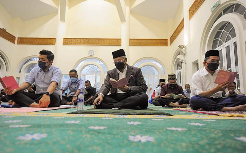 KKMM anjur solat Hajat, bacaan Yasin, doa selamat untuk kesihatan Dr M | FMT