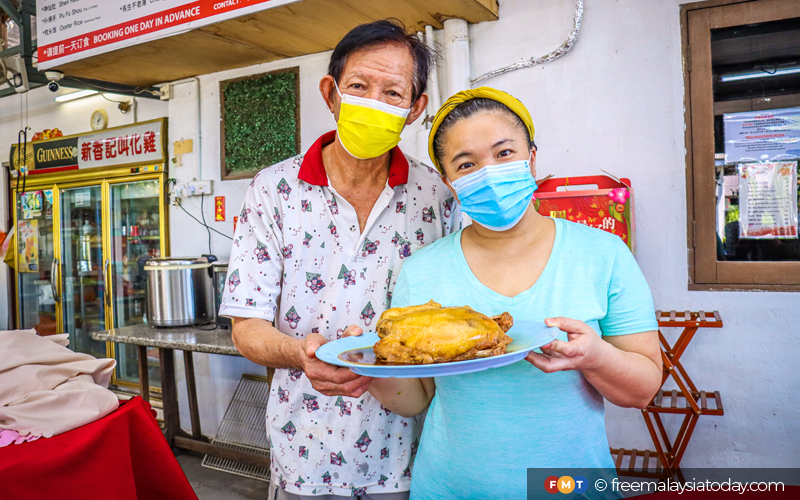 Beggar’s Chicken: cooked the old way with clay and charcoal | Free ...