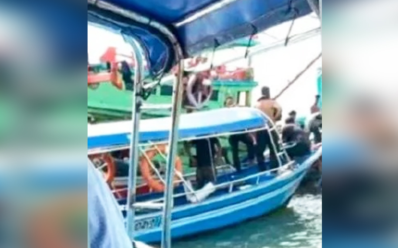 Bot pelancong berlanggar dikesan bawa penumpang berlebihan, kata ...