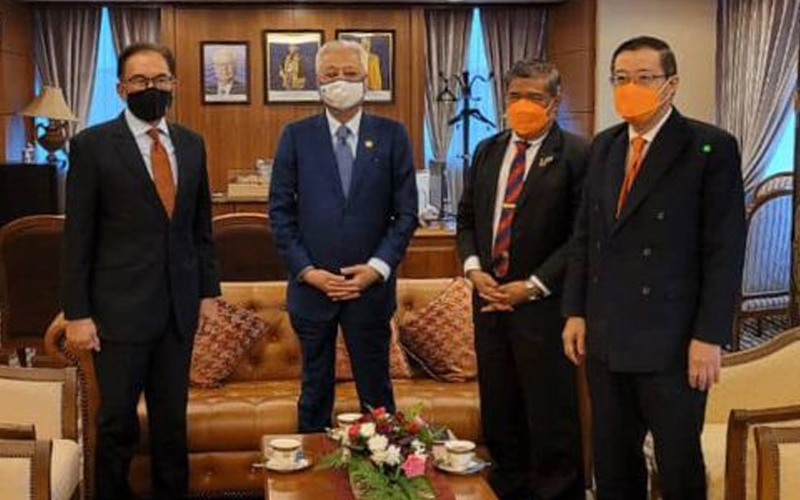 Anti-hopping bill to be tabled next week, says Anwar | FMT