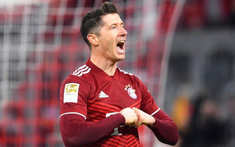 Lewandowski grabs double as Bayern crush Union to stay on title course ...