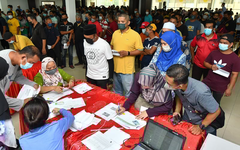 709 former Perwaja Steel workers receive RM8.6mil in compensation | FMT