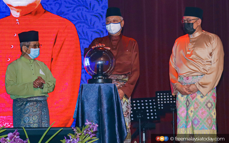 Bahasa Melayu ada kelebihan, boleh jadi bahasa rasmi Asean, kata PM | FMT