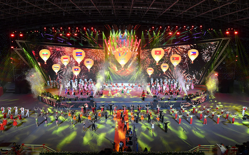 Stunning light show brings SEA Games to a spectacular close | FMT