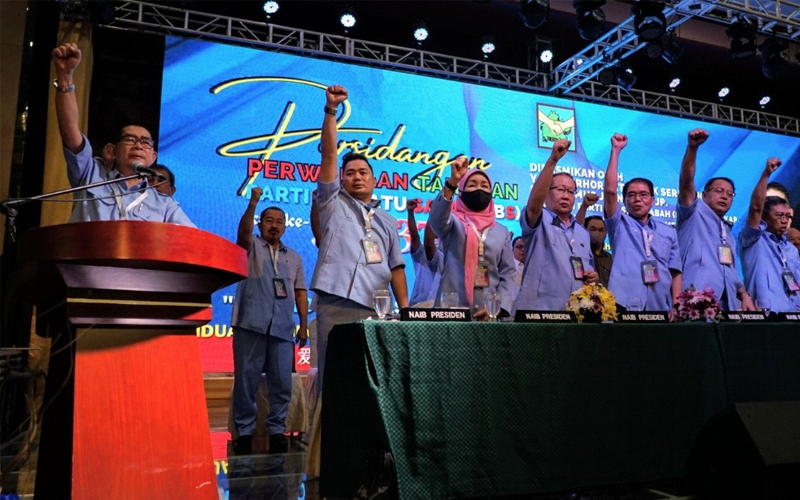 Ada parti dalam BN beri kad pengenalan kepada Pati untuk dapat undi ...