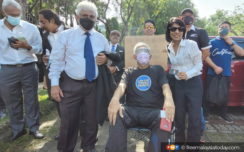 Cancer fighter Haris Ibrahim lifts spirits at Bar march | FMT
