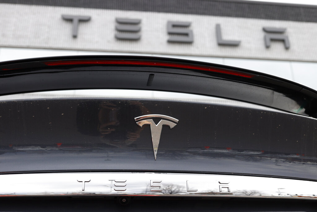 Tesla Bosses Pay Us 735mil In Excess Compensation Suit Fmt