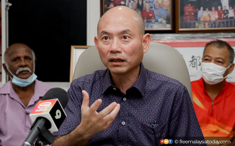 Tetap pendirian dasar beri, terima hadiah oleh penjawat awam, Ahli ...