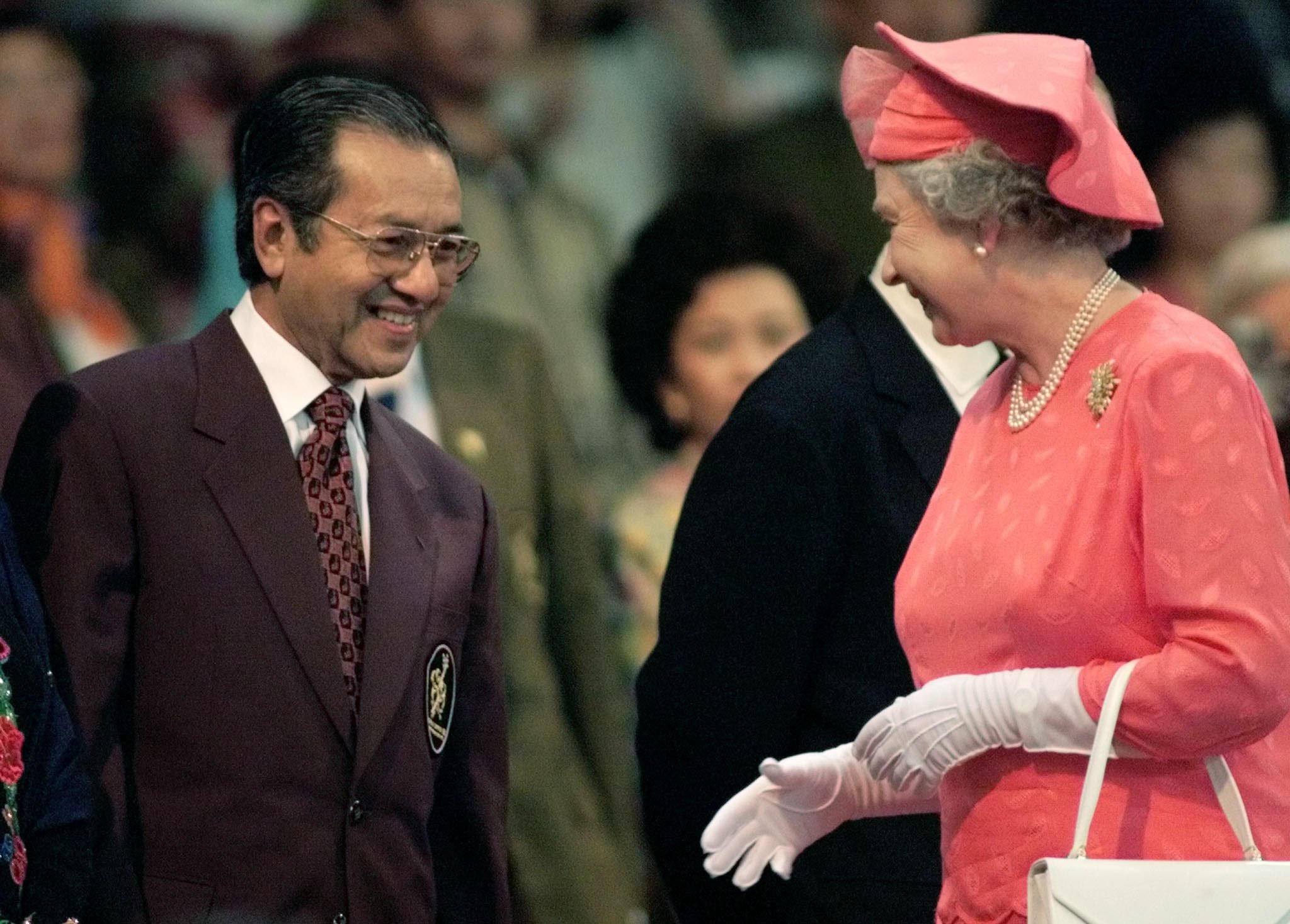 Queen Elizabeth a good example of a constitutional monarch, says Dr M | FMT