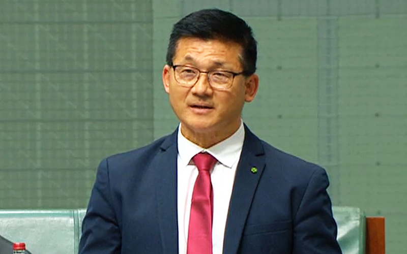 PM hails Muar-born Aussie MP for using Malay in speech | FMT