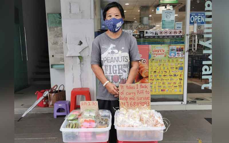 Hardworking Aunty Joyce sells curry puffs to survive | Free Malaysia ...