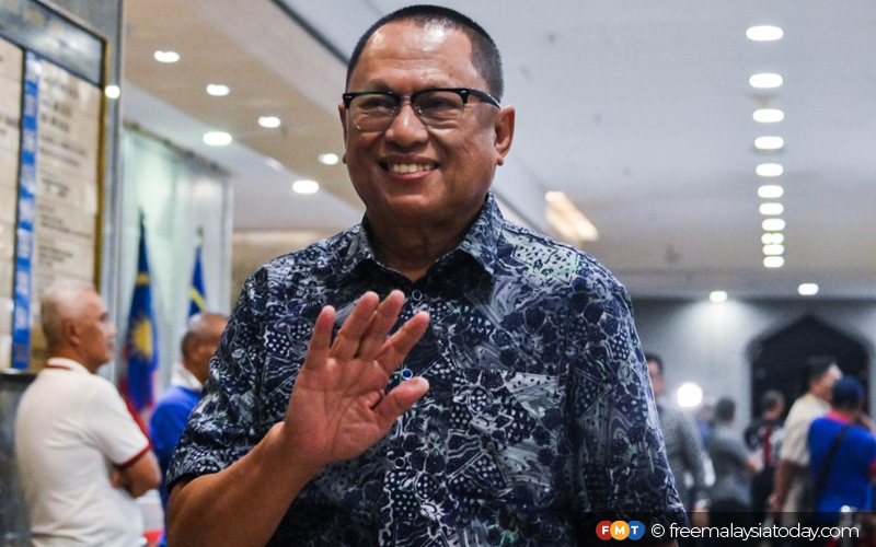 Umno leaders arrive for special Supreme Council meeting | FMT