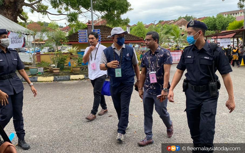 Pejuang’s Shaid Rosli arrives to cast his vote | FMT