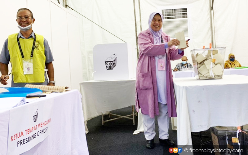 Zuraida casts ballot | Free Malaysia Today (FMT)