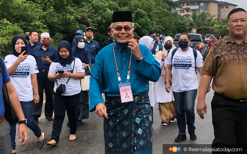 Redzuan, Adly arrive at Alor Gajah nomination centre | Free Malaysia ...