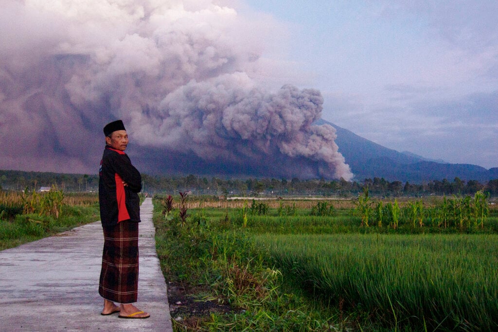 Volcano erupts in Indonesia, spews ash 3km into sky | FMT