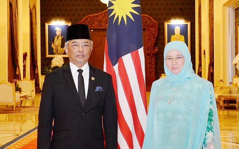 King, Queen extend New Year greetings | FMT