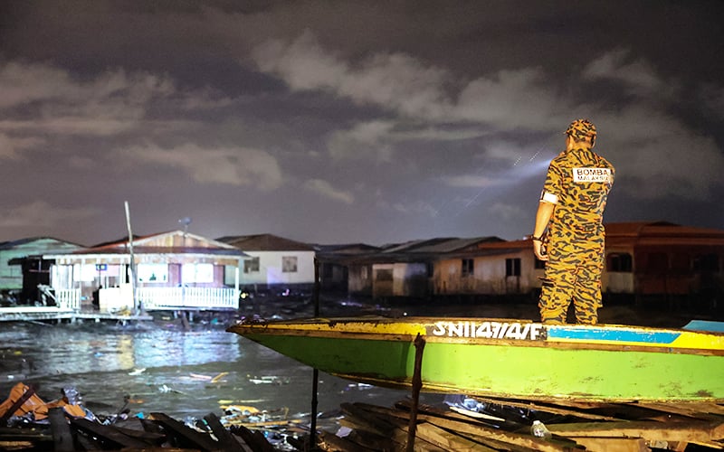 Rising tide forces Sandakan family to sleep in car | Free Malaysia Today (FMT)