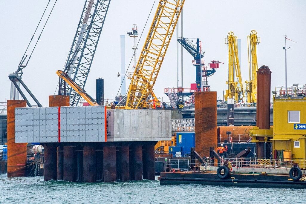 Japan’s JGC wins 2nd floating LNG order from Petronas | Free Malaysia ...