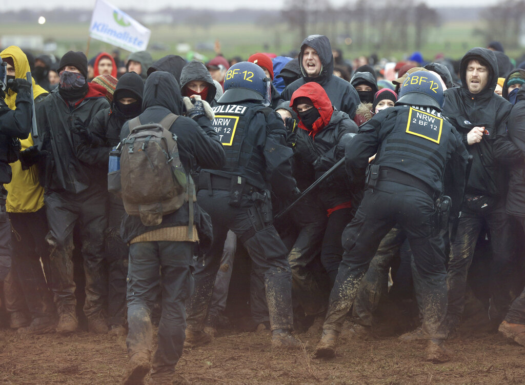 70 police officers injured in German coal mine protests | FMT