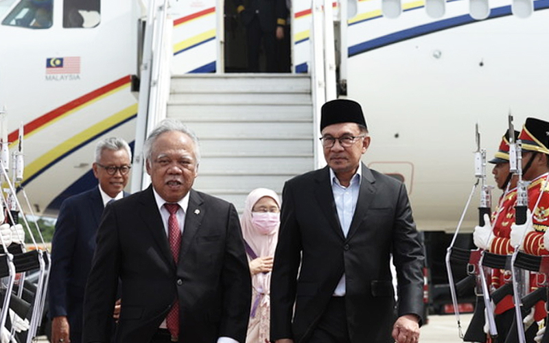Anwar arrives in Jakarta for 2-day official visit | FMT
