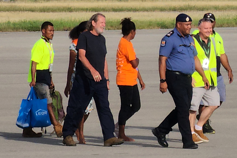 Australian professor among 3 hostages released in PNG | FMT