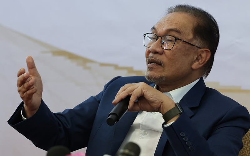 Anwar to attend unity govt secretariat meeting at Umno HQ | FMT