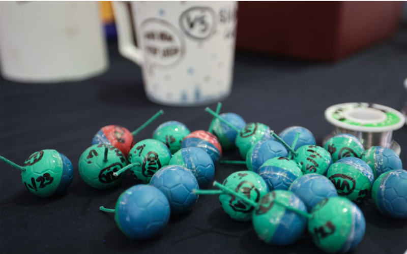 Lelaki putus pergelangan tangan ubah suai mercun masuk ICU | Hot FM