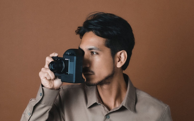 Laser retinal projection to help visually impaired people take photos ...