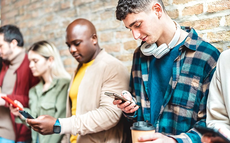 Take your eyes off your mobile phone, says inventor, 50 years on | FMT