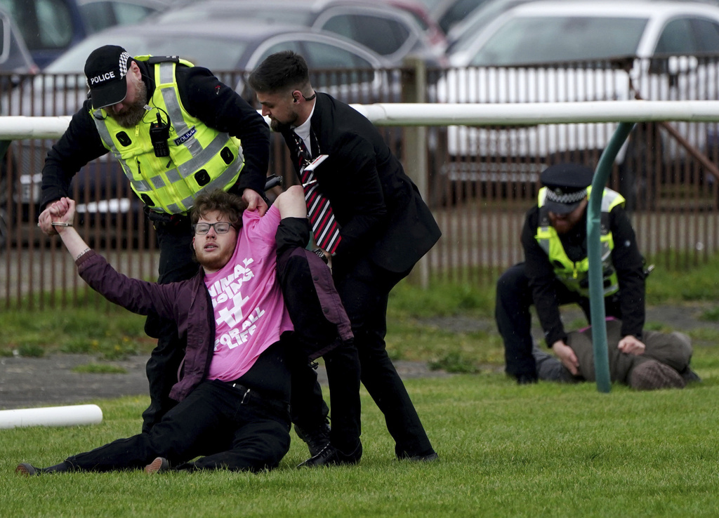 25 protesters arrested after bid to disrupt Scottish Grand National | FMT